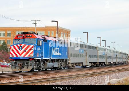 An inbound Metra train transporting commuters to Chicago arriving at ...