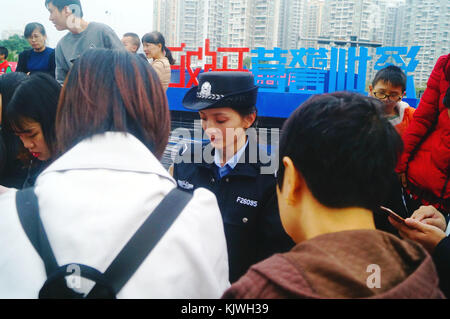 Beautiful Chinese policewoman Stock Photo - Alamy