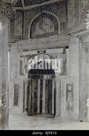This image depicts the mihrab in the Mosque of Khodzha Akhrar in ...
