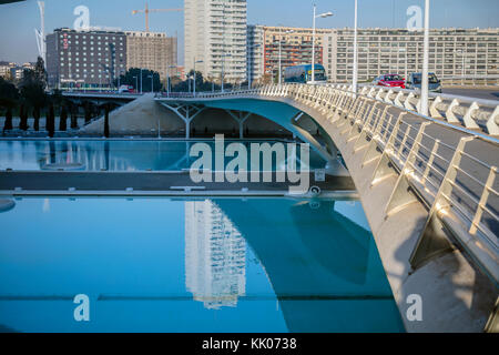 Pont de Montolivet bridge between the Opera House and l'hemisferic ...