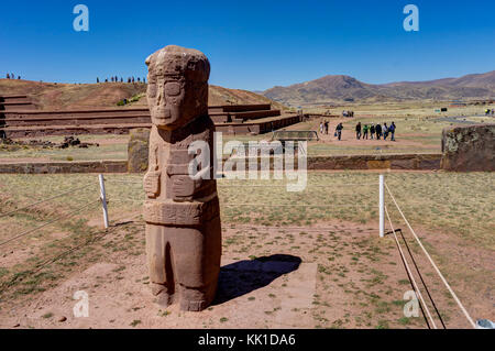 Monolith Statue of Tiwanaku (Tiahuanaco) culture - La Paz Bolivia Stock ...