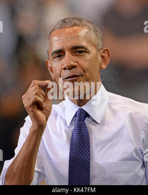 MIAMI, FL - NOVEMBER 03: President Barack Obama speaks during a ...