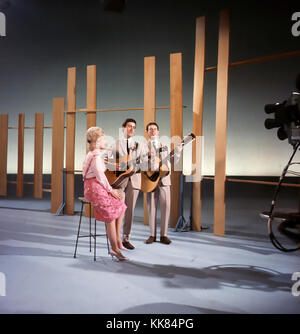 THE SPRINGFIELDS UK pop group in March 1963. From left Dusty ...