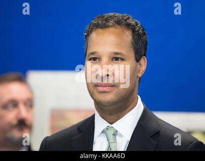 Neu-Isenburg, Germany. 29th Nov, 2017. A software developer sitting at ...