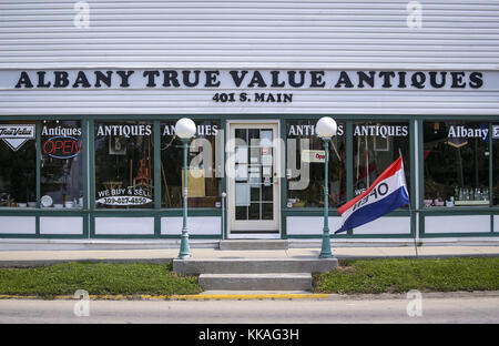 Albany, Iowa, USA. 2nd Aug, 2017. The Mississippi Cafe is seen on Main ...