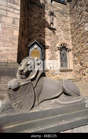 Statue at Edinburgh Castle Stock Photo - Alamy