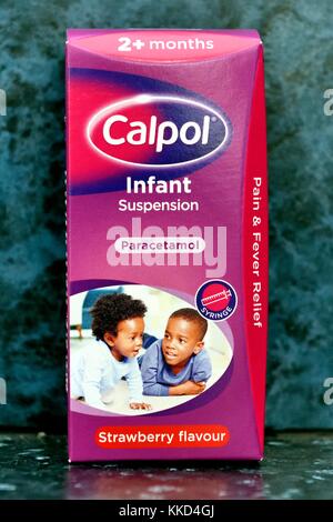 Calpol infant suspension strawberry flavour paracetamol syringe Stock ...