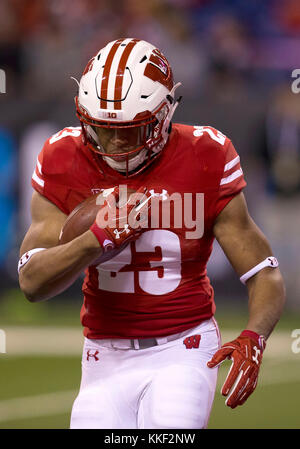 Wisconsin running back Jonathan Taylor (23) warms up before an NCAA ...