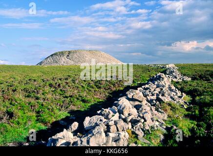 Knocknarea, Queen Maeve, Queen Maeve's Tomb, Queen Maeve's Grave, cairn ...