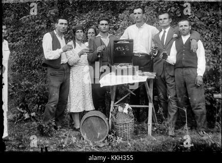 This image from 1938 shows a traditional Hungarian 'piros bugyelléris ...