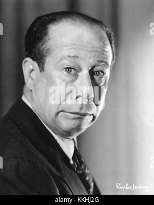 BERT LAHR as Cowardly Lion in THE WIZARD OF OZ 1939 director VICTOR FLEMING from the book by L ...