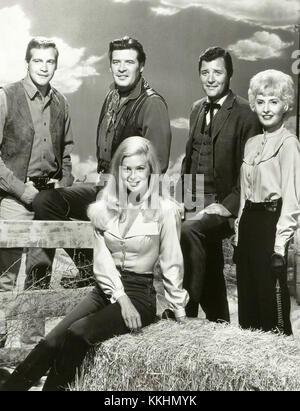 The cast of the popular American TV show 'Laverne & Shirley' in 1976 ...