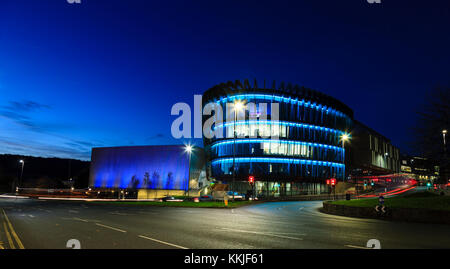 The Oastler Building, part of Huddersfield University, just before dawn ...