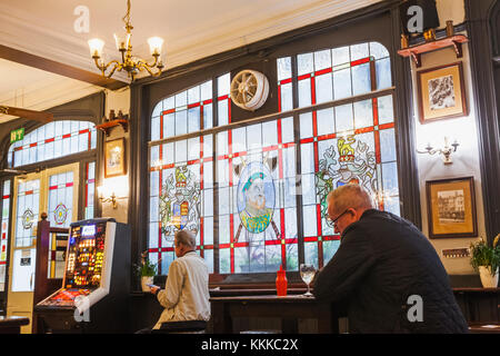 Old Kings Head Pub, Southwark - King's Head Yard, Greater London, South ...