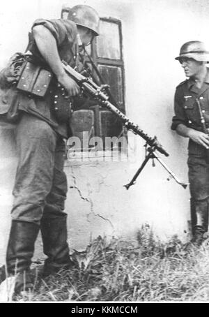 MG 34 Eastern Front 1941 photo of Wehrmacht machine gunners in action ...