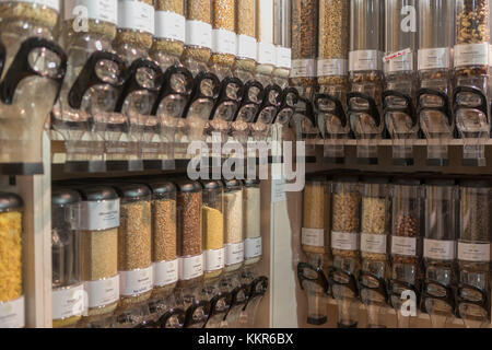 Filling container for grain, in the unpackaged 'Stückgut' shop, Altona ...