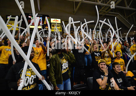 Richmond, Virginia, USA. 2nd Dec, 2017. VCU cheerleaders walk on their ...