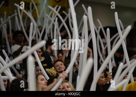 Richmond, Virginia, USA. 2nd Dec, 2017. VCU cheerleaders walk on Stock ...