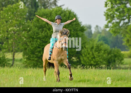 Rider riding canter bareback and freehand on a 19-year-old Trakehnen ...