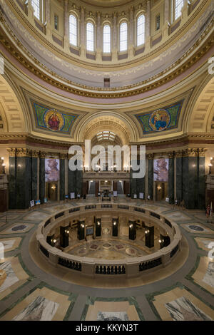 Inner dome of the Wisconsin State Capitol from the rotunda floor in ...
