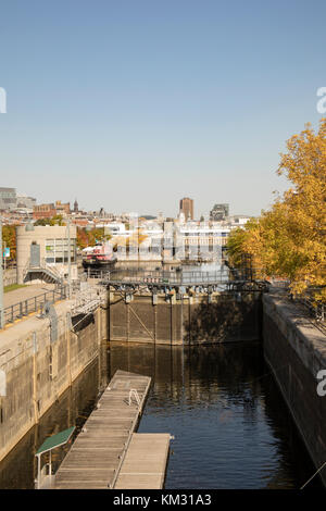 Tugboat on St. Lawrence river from Old Montreal Stock Photo - Alamy