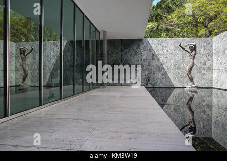 Water reflection of the "Alba" (Dawn) sculpture, by Georg Kolbe's in ...