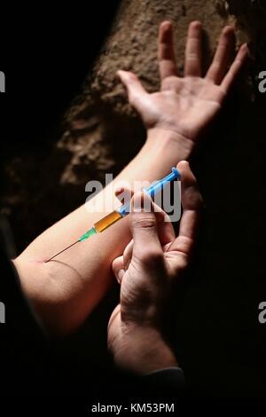 Man drugs addicted injecting heroine in his arm. Drugs concept. Disease ...