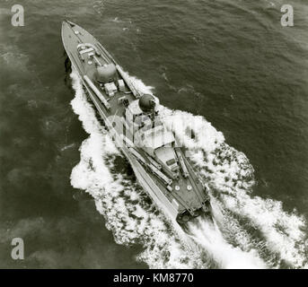 . Photograph of British S class destroyer HMS Tara Stock Photo - Alamy