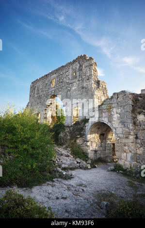 Crimea, ruins citadel on top of mountain Mangup Kale Stock Photo - Alamy