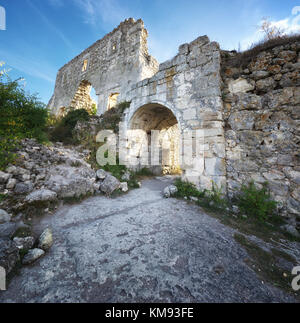 Crimea, ruins citadel on top of mountain Mangup Kale Stock Photo - Alamy
