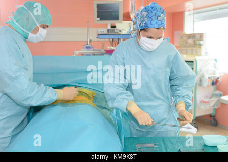 Surgeon getting ready to operate on a patient Stock Photo - Alamy