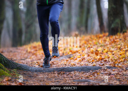 dirty feet runner man running a forest trail Stock Photo - Alamy