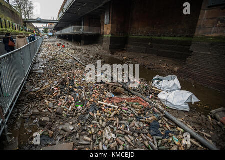 Rochdale Canal at Deansgate Locks Being Drained Of Rubbish And Litter ...