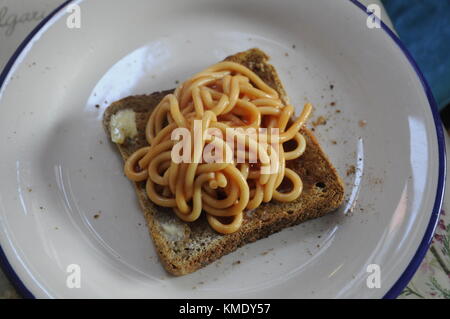 tinned spaghetti on toast Stock Photo - Alamy