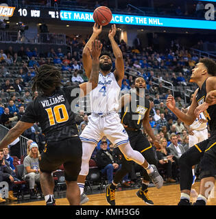Seton Hall guard Eron Gordon, right, drives against Indiana guard Josh ...