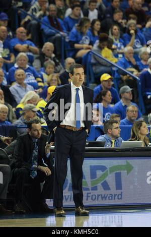 Delaware head coach Martin Ingelsby calls a play during an NCAA college ...