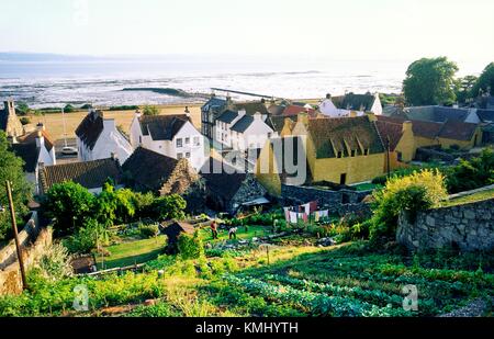 Ancient Culross village on Fife Coastal Path. Beside River Forth ...
