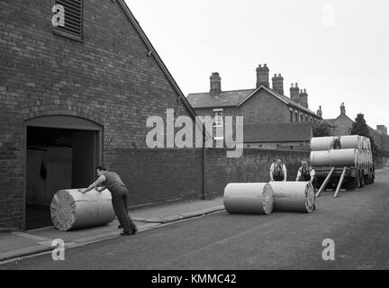 Newspaper production Britain 1960s 1950s newspapers staff print workers ...