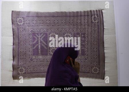 Dhaka, Bangladesh. 7th Dec, 2017. Shital Pati (a traditional mat made ...