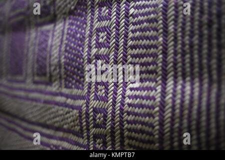 Dhaka, Bangladesh. 9th Dec, 2017. A craftsman gives a live ...