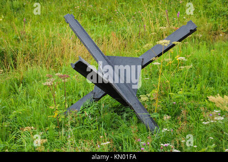 Black Metal Anti Tank Hedgehog Defence Barrage with with Barbed Wire in ...