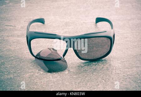 Broken sunglasses with one glass missing - isolated Stock Photo - Alamy