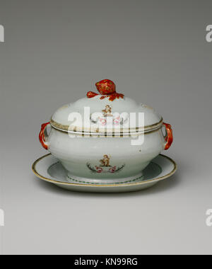 This covered porcelain sauce tureen, made in China for the American ...