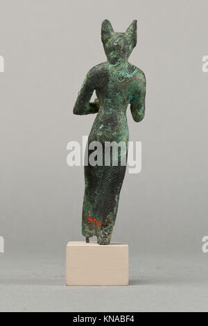 This statue of Bastet depicts the Egyptian goddess of home and ...