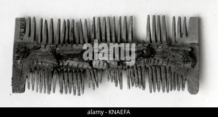 This Frankish double-sided comb from the 7th century is made from bone ...