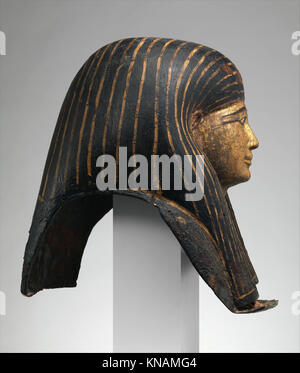 This funerary mask of Amenhotep illustrates Egyptian burial practices ...