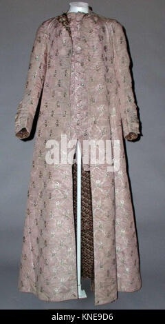 This banyan is a traditional garment worn by men in the 18th and 19th ...