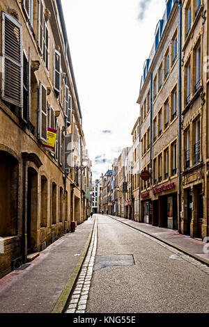 Metz /France): streets in the historic district; Straßen in der ...