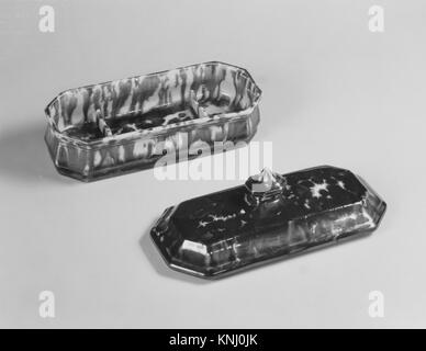 Covered toilet box made by the United States Pottery Company between ...