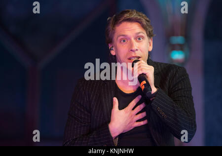 Stuttgart, Germany. 11th Dec, 2017. David Jakobs as hunch-backed ...